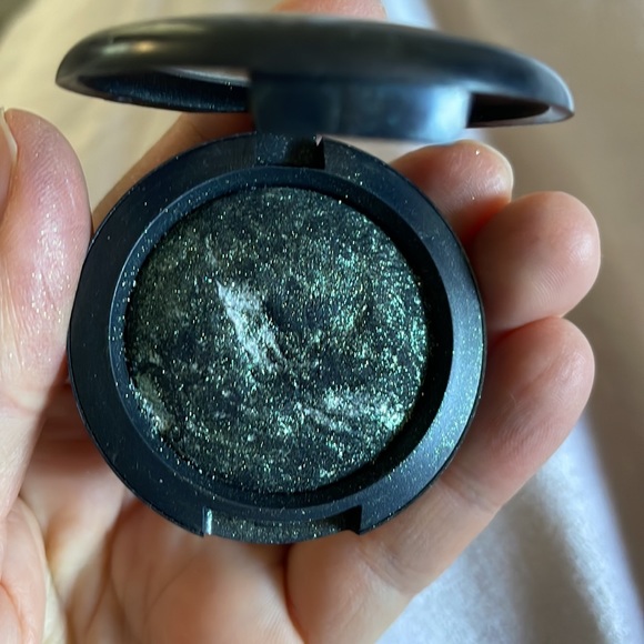 MAC Cosmetics | Makeup | Mac Xl Mineralize Green Eyeshadow | Poshmark